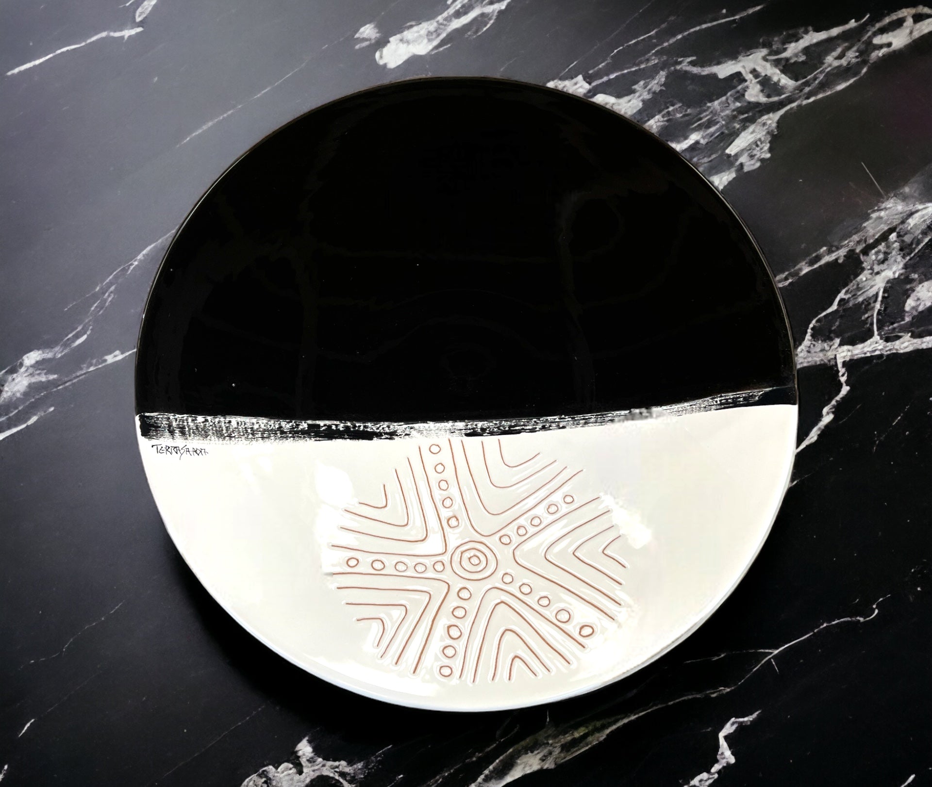 Centrotavola cm 38 nero lucido e bianco con pintadera in ceramica sard ...